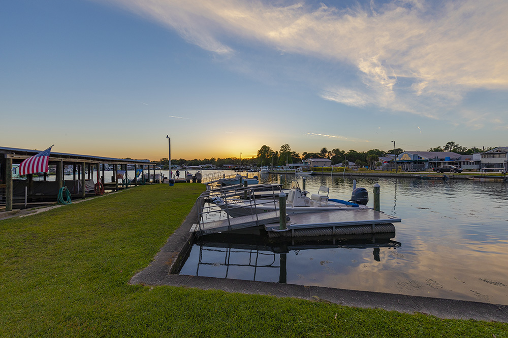 Kings Bay Lodge Waterfront Motel Room Accommodations, Suites, Efficiencies