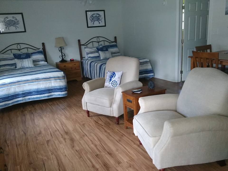 Kings Bay Lodge Waterfront Motel Room Accommodations, Suites, Efficiencies