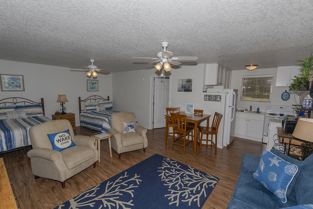 Kings Bay Lodge Waterfront Motel Room Accommodations, Suites, Efficiencies