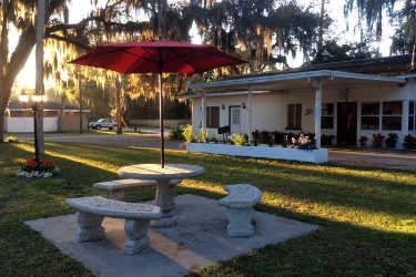 Kings Bay Lodge Waterfront Motel Room Accommodations, Suites, Efficiencies